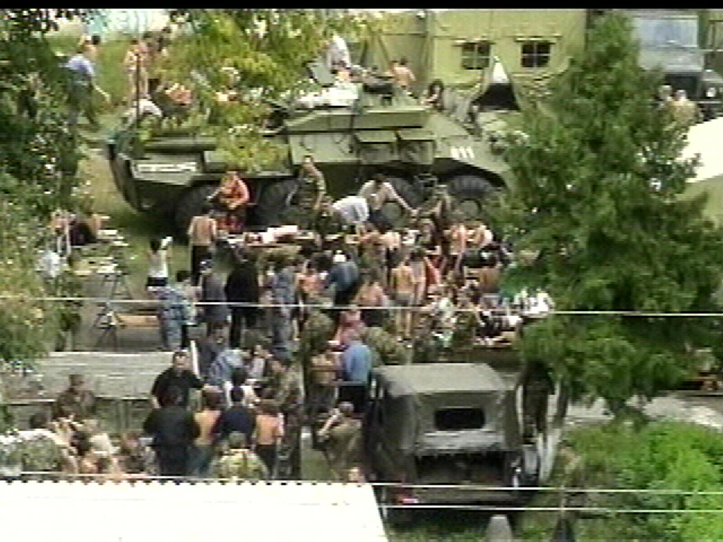 Беслан: Три дня в сентябре (2006) - Фото и кадры из фильма - Фильм.ру